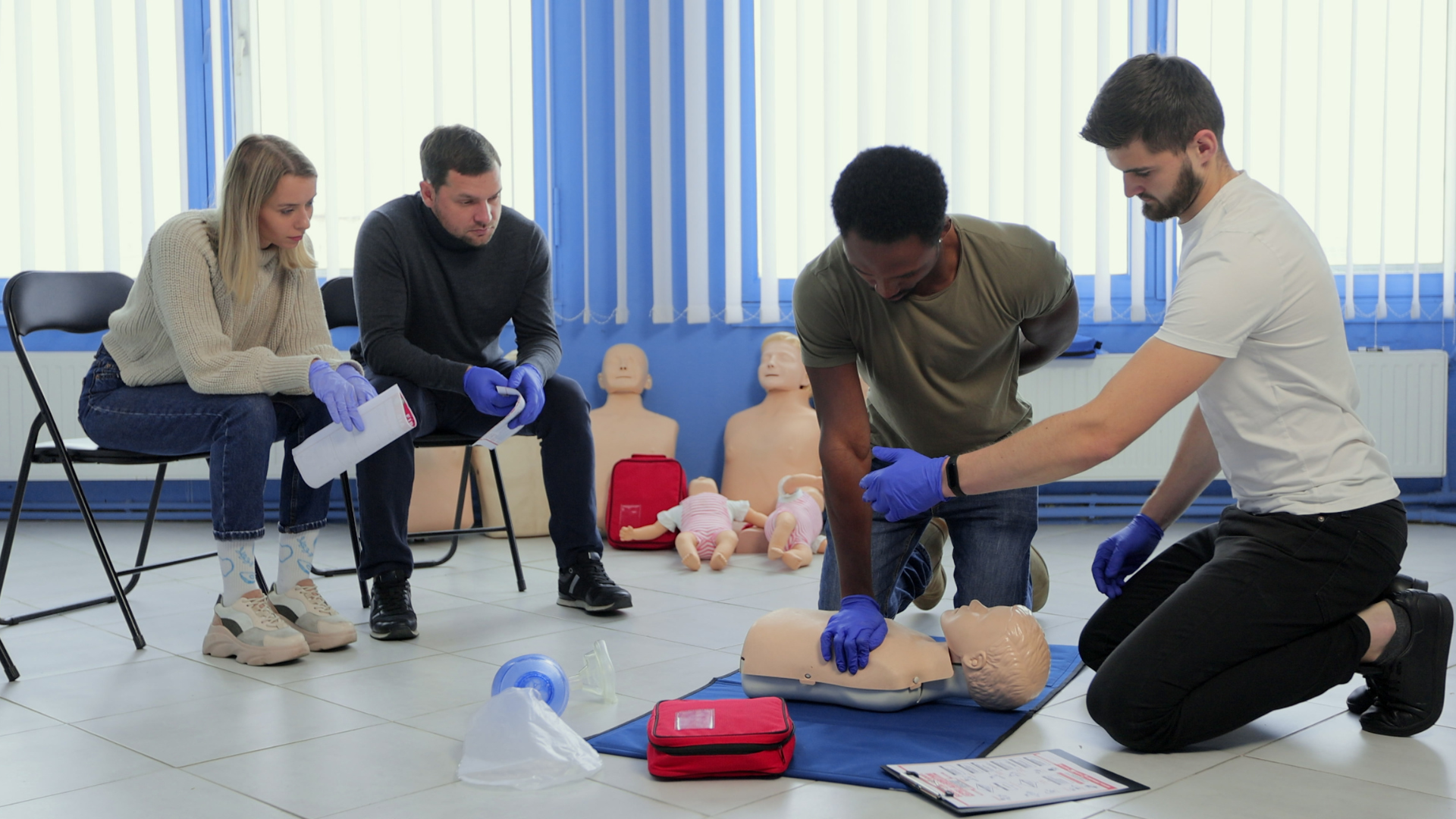 Emergency First Aid vs Standard First Aid - Canadian Compliance Institute